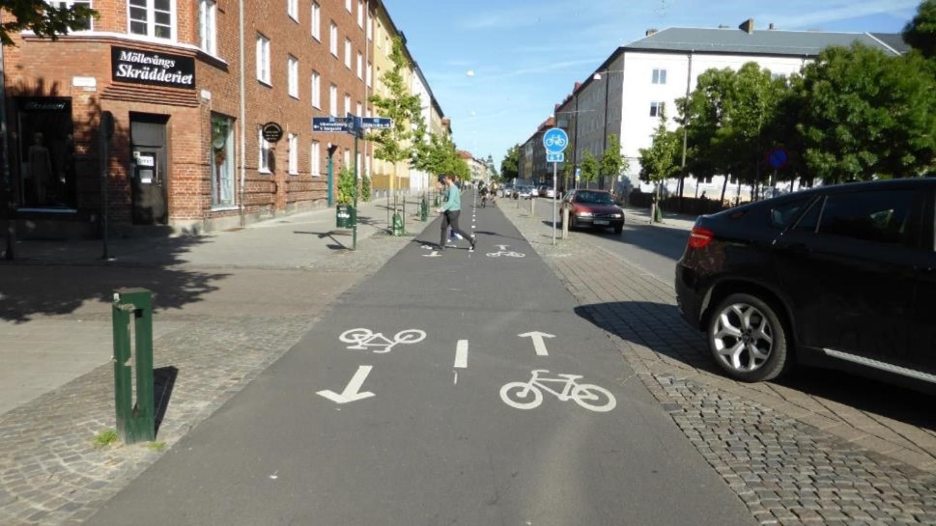 ECF cycle infrastructure factsheet: at-grade, uncontrolled crossings - ECF