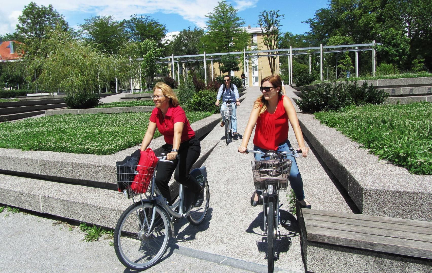 Velo-city 2020 Ljubljana: Towards Building a Better Cycling World - ECF